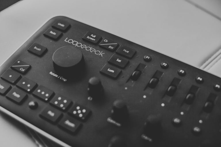 Our Guide to Using the Loupedeck Lightroom Keyboard - Hand and Arrow ...