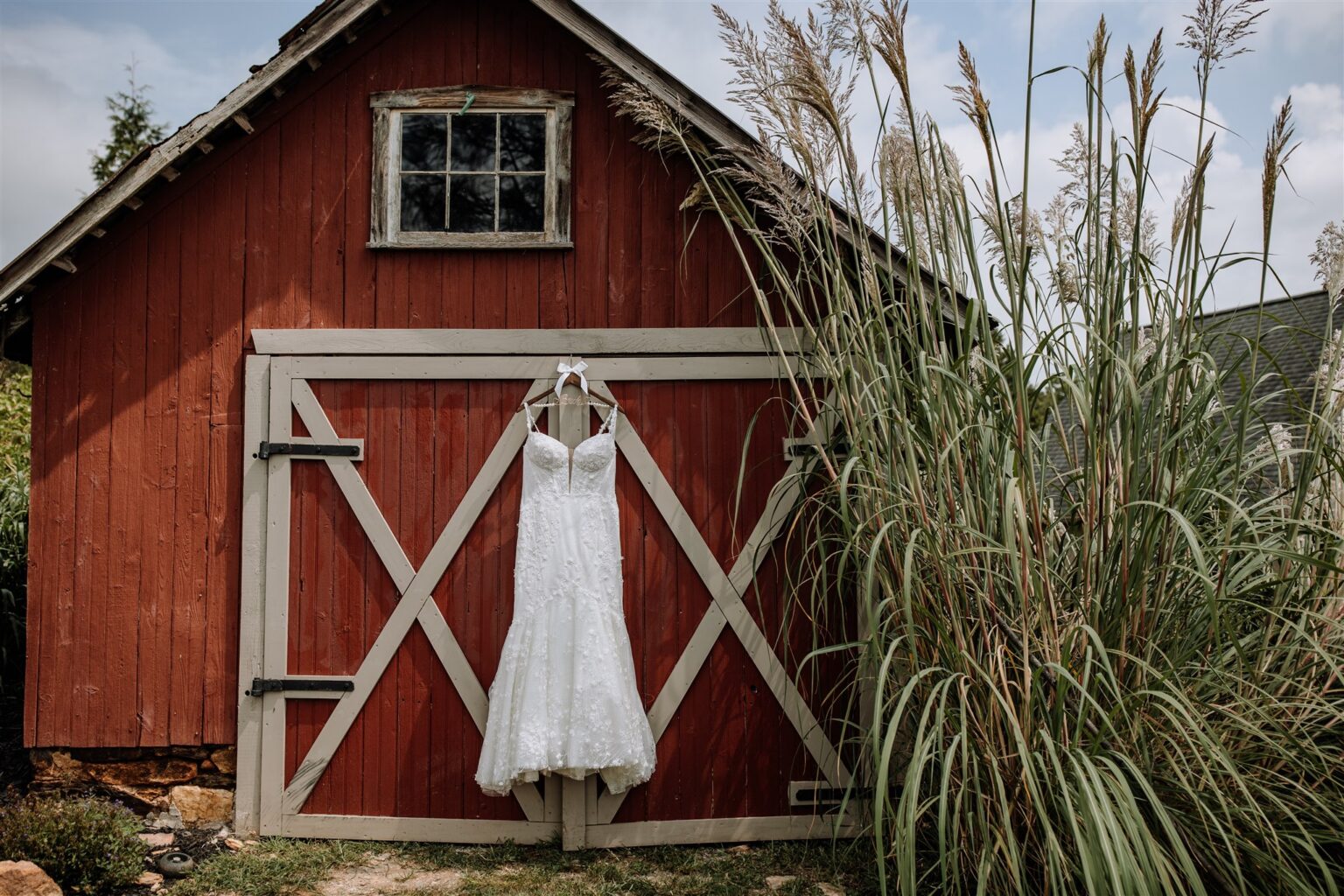Osbornia Farm Wedding Photos // Quarryville, PA - Hand and Arrow ...
